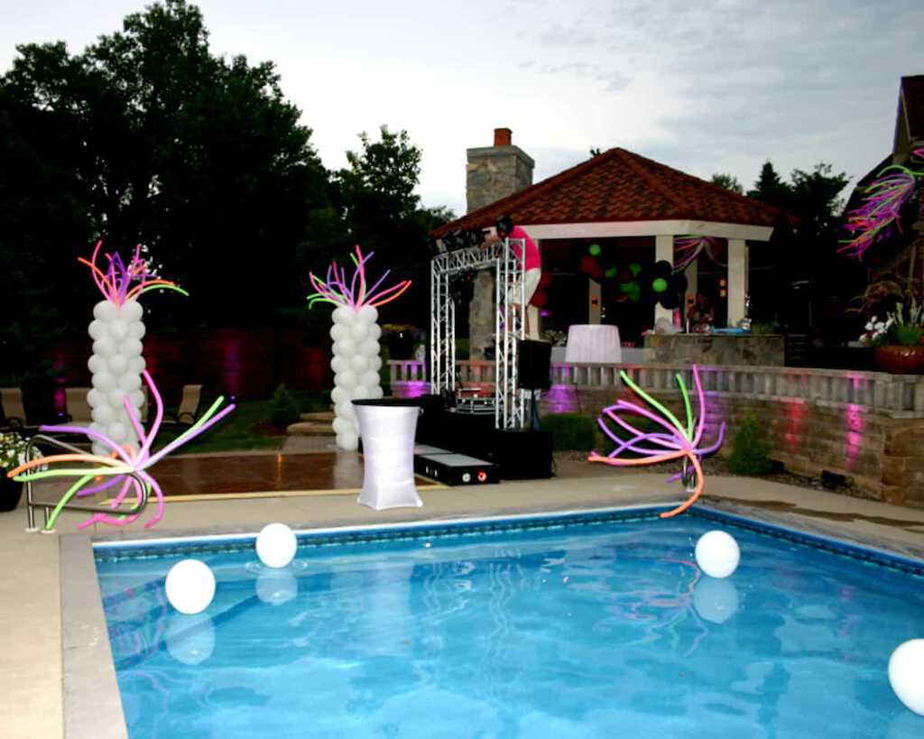 White Pool Columns - Balloons By Design